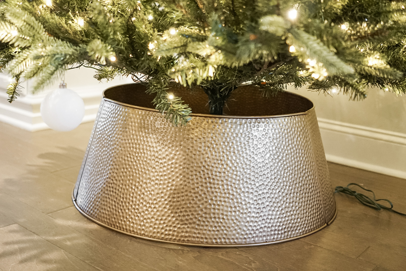 CHRISTMAS TREE COLLAR HACK: HOW TO MAKE YOUR TREE COLLAR TOUCH THE ...