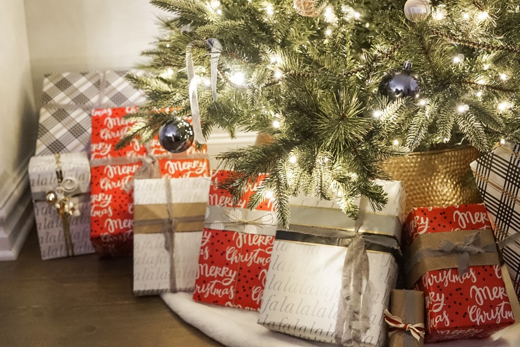 THREE LAST MINUTE GIFT WRAPPING TIPS TO CREATE A BEAUTIFUL, COHESIVE ...