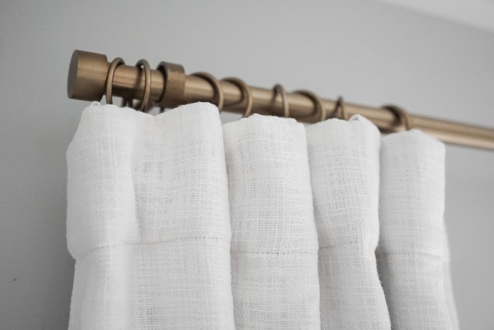 HOW TO HANG CURTAINS USING DRAPERY PINS AND RING CLIPS – Stay Home Style