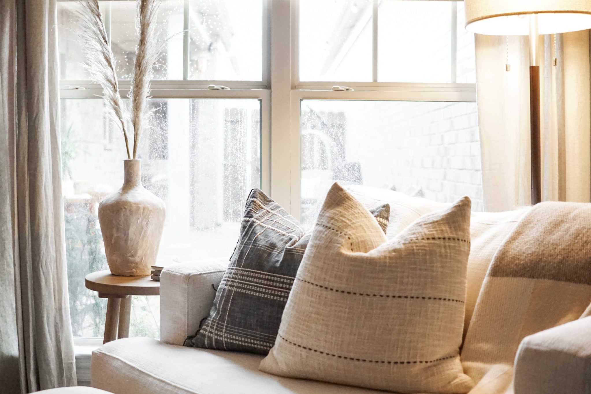 PILLOW TALK: EVERYTHING YOU NEED TO KNOW ABOUT STYLING AND SHOPPING FOR ...