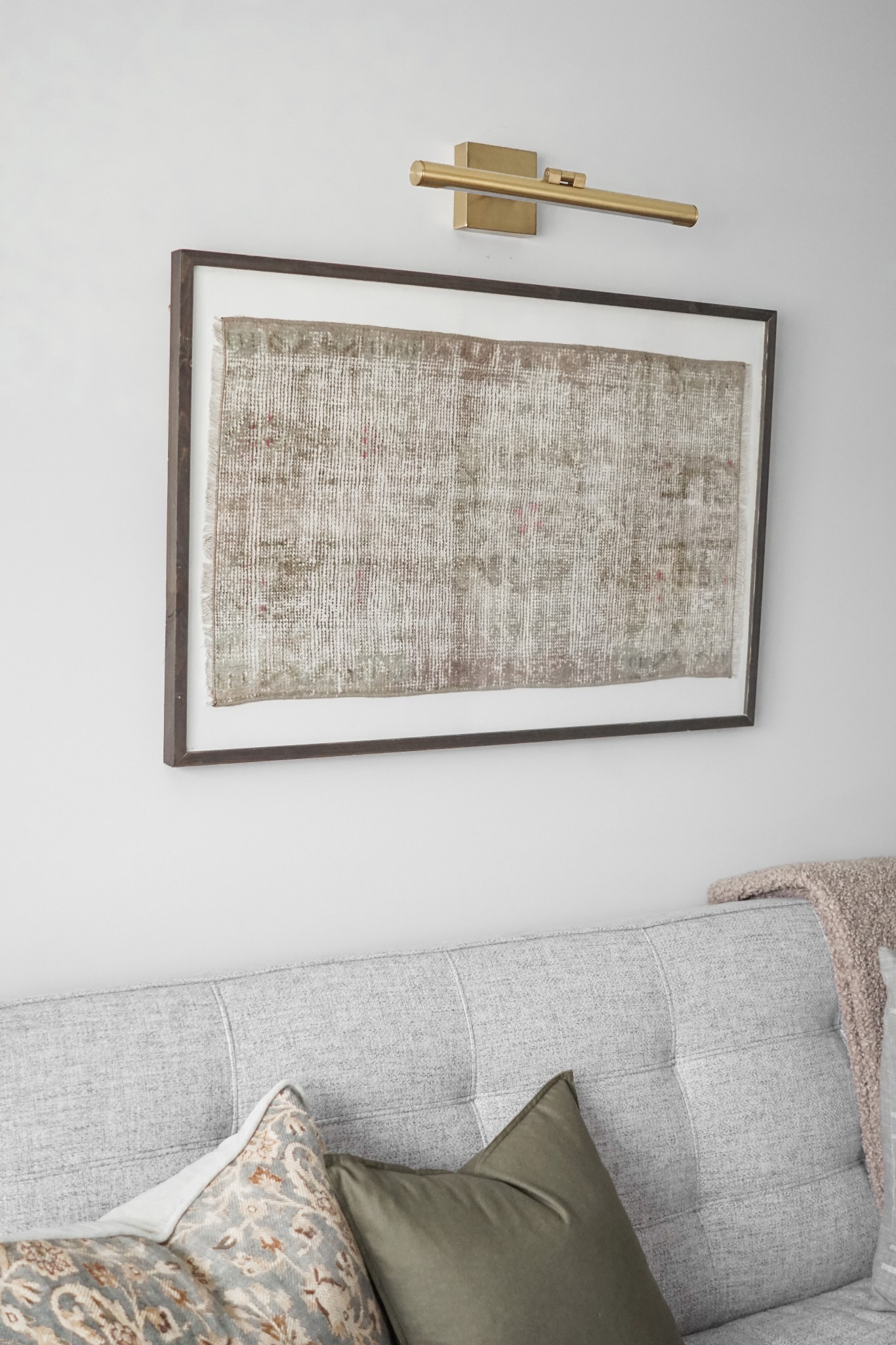 FRAMED VINTAGE RUG : AN EASY & AFFORDABLE DIY – Stay Home Style