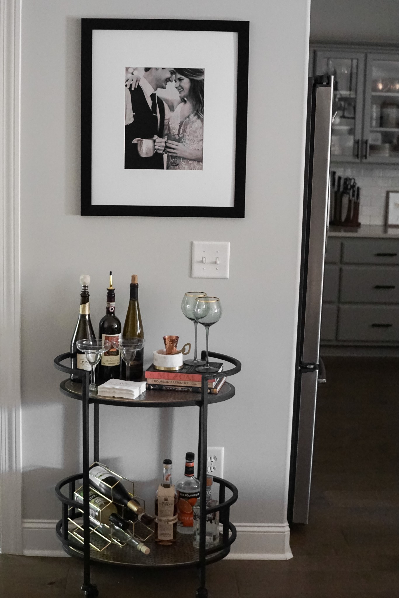 SIX ESSENTIAL ELEMENTS FOR AN EFFORTLESSLY STYLED BAR CART – Stay Home ...