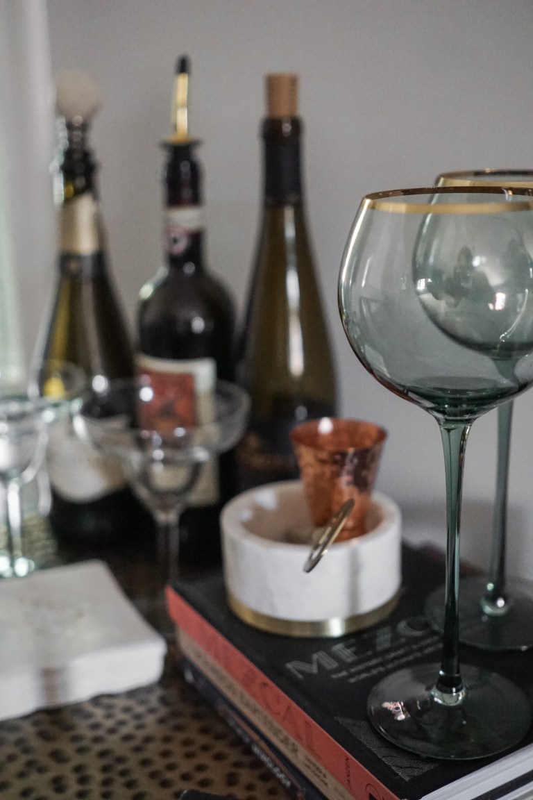 SIX ESSENTIAL ELEMENTS FOR AN EFFORTLESSLY STYLED BAR CART – Stay Home ...