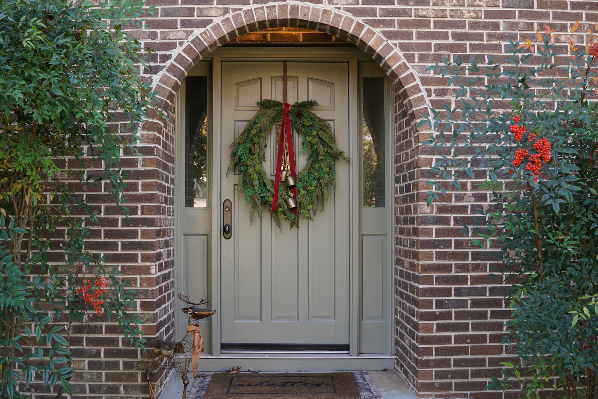 EXTERIOR DOOR REFRESH: TRANSFORM YOUR ENTRY WITH A FRESH COAT OF PAINT ...